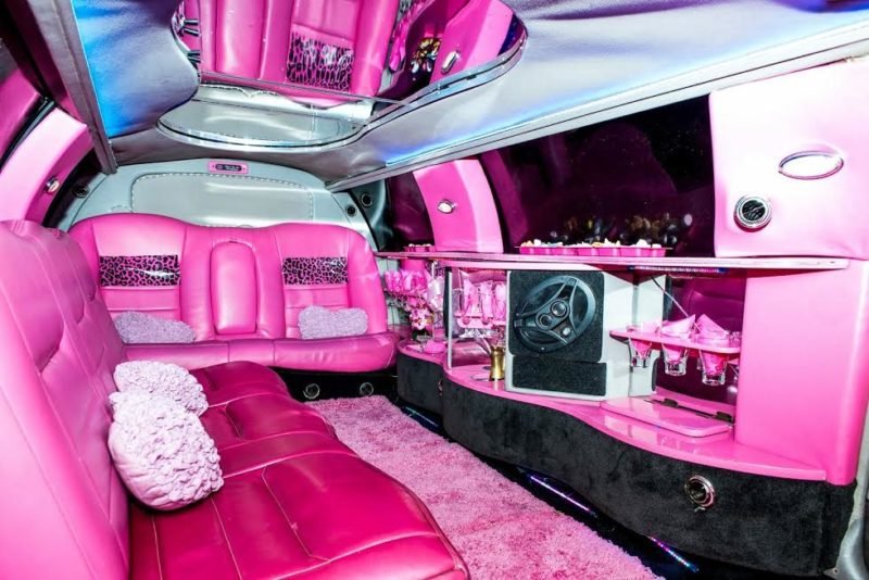 Limousine rose pour soirée - Allolimousine.fr